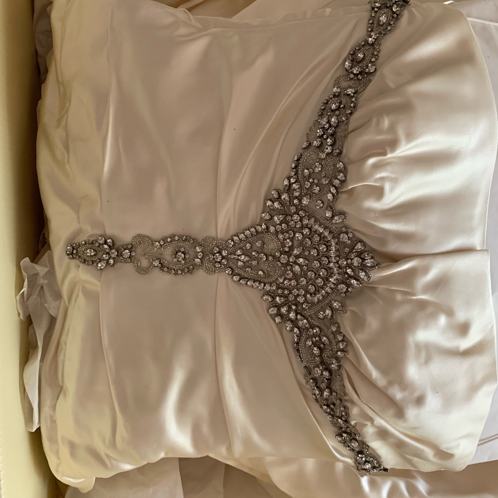 2010 Kenneth Poole Wedding Dress - Gem